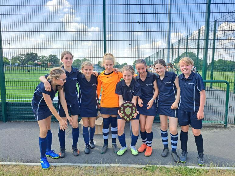 Girls Trophy Lift - DOLPHIN news - Dolphin School